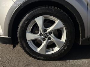 Pelēks Toyota C-HR 2018 Liepāja, ar dzinēja tilpumu 1.80 L un nobraukumu 110 tūkst. km par 14950 €, foto 27 vietnē AUTOMOTO.COM.LV
