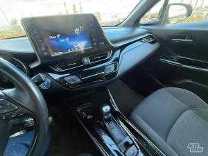 Серый Тойота C-HR 2018 в Вильнюс, объемом двигателя 1.80 л и пробегом 205 тыс. км за 16900 €, фото 18 на AUTOMOTO.COM.LV