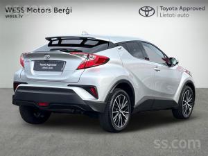 Grey Toyota C-HR 2018 in Riga, with an engine capacity of 1.20 L and mileage of 71 thousand km for 14990 €, photo 3 on AUTOMOTO.COM.LV