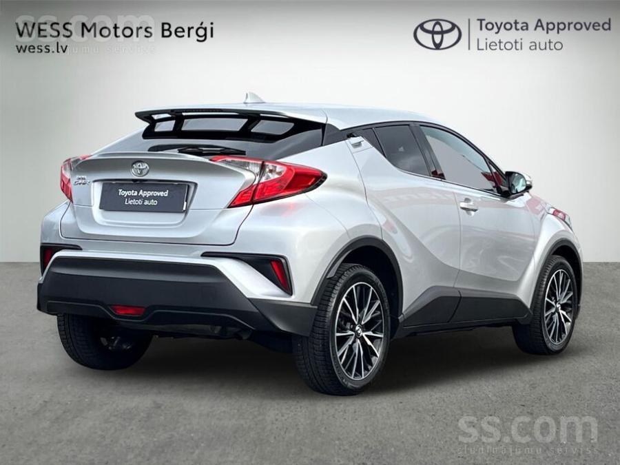 Grey Toyota C-HR 2018 in Riga, with an engine capacity of 1.20 L and mileage of 71 thousand km for 14990 €, photo 3 on AUTOMOTO.COM.LV