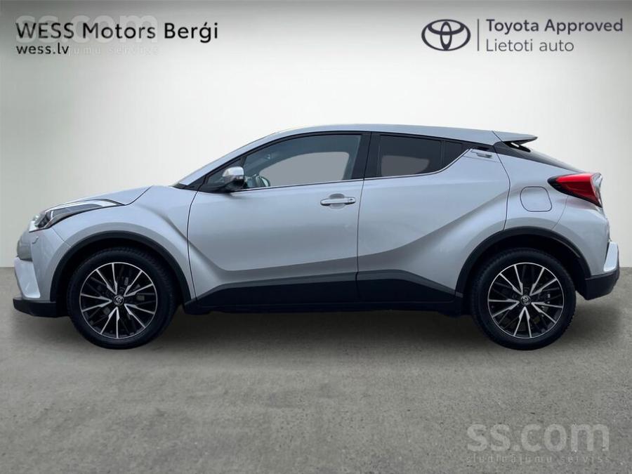 Grey Toyota C-HR 2018 in Riga, with an engine capacity of 1.20 L and mileage of 71 thousand km for 14990 €, photo 4 on AUTOMOTO.COM.LV