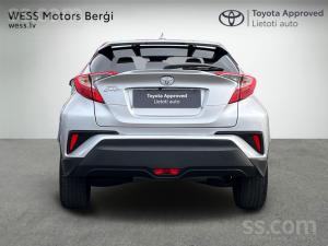 Grey Toyota C-HR 2018 in Riga, with an engine capacity of 1.20 L and mileage of 71 thousand km for 14990 €, photo 5 on AUTOMOTO.COM.LV