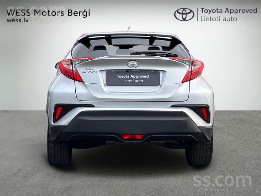 Grey Toyota C-HR 2018 in Riga, with an engine capacity of 1.20 L and mileage of 71 thousand km for 14990 €, photo 5 on AUTOMOTO.COM.LV