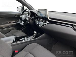 Grey Toyota C-HR 2018 in Riga, with an engine capacity of 1.20 L and mileage of 71 thousand km for 14990 €, photo 7 on AUTOMOTO.COM.LV