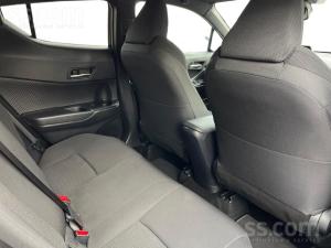 Grey Toyota C-HR 2018 in Riga, with an engine capacity of 1.20 L and mileage of 71 thousand km for 14990 €, photo 8 on AUTOMOTO.COM.LV