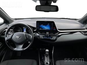 Grey Toyota C-HR 2018 in Riga, with an engine capacity of 1.20 L and mileage of 71 thousand km for 14990 €, photo 9 on AUTOMOTO.COM.LV