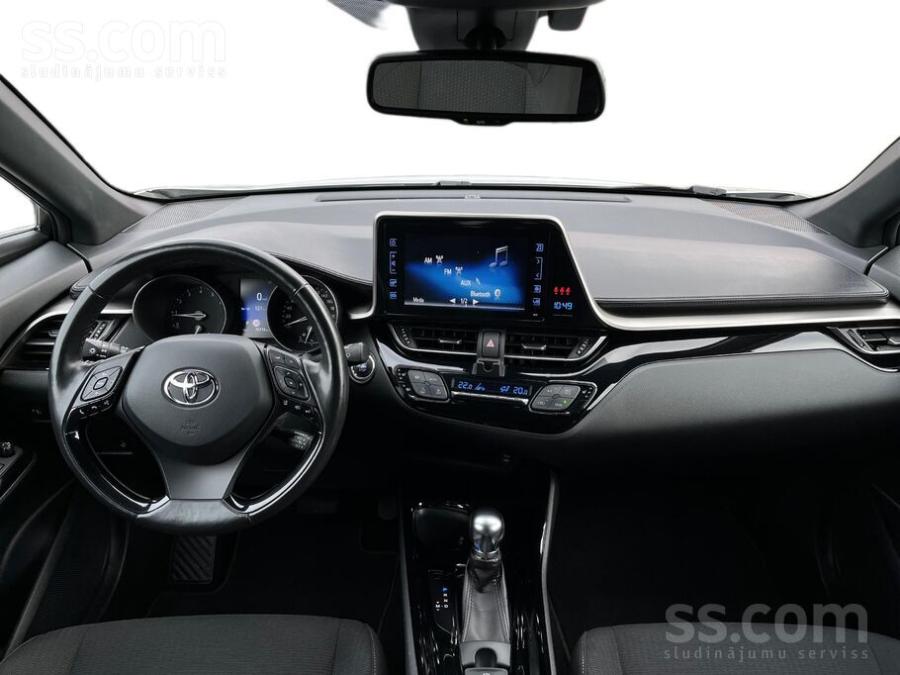 Grey Toyota C-HR 2018 in Riga, with an engine capacity of 1.20 L and mileage of 71 thousand km for 14990 €, photo 9 on AUTOMOTO.COM.LV