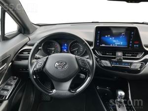 Grey Toyota C-HR 2018 in Riga, with an engine capacity of 1.20 L and mileage of 71 thousand km for 14990 €, photo 10 on AUTOMOTO.COM.LV