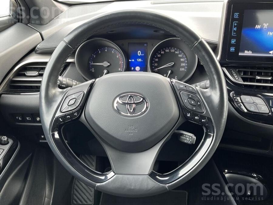 Grey Toyota C-HR 2018 in Riga, with an engine capacity of 1.20 L and mileage of 71 thousand km for 14990 €, photo 13 on AUTOMOTO.COM.LV