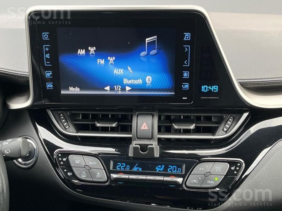 Grey Toyota C-HR 2018 in Riga, with an engine capacity of 1.20 L and mileage of 71 thousand km for 14990 €, photo 15 on AUTOMOTO.COM.LV