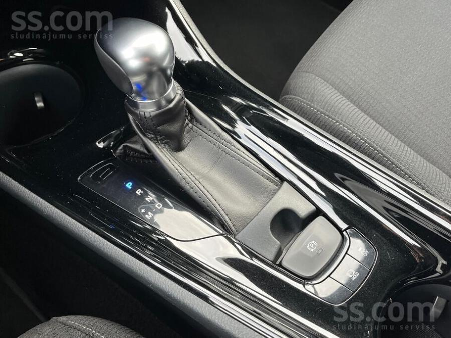 Grey Toyota C-HR 2018 in Riga, with an engine capacity of 1.20 L and mileage of 71 thousand km for 14990 €, photo 16 on AUTOMOTO.COM.LV