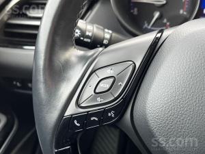 Grey Toyota C-HR 2018 in Riga, with an engine capacity of 1.20 L and mileage of 71 thousand km for 14990 €, photo 17 on AUTOMOTO.COM.LV