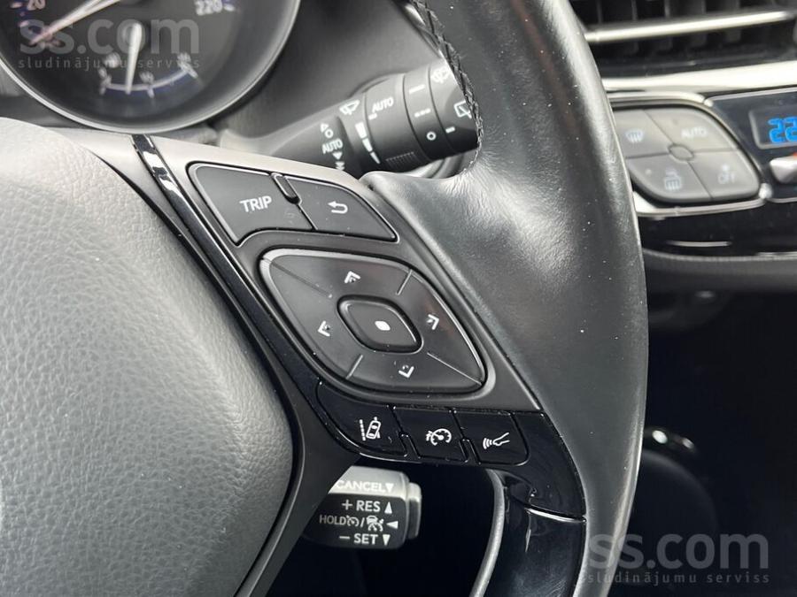 Grey Toyota C-HR 2018 in Riga, with an engine capacity of 1.20 L and mileage of 71 thousand km for 14990 €, photo 18 on AUTOMOTO.COM.LV