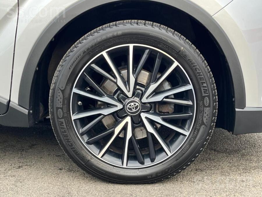 Grey Toyota C-HR 2018 in Riga, with an engine capacity of 1.20 L and mileage of 71 thousand km for 14990 €, photo 23 on AUTOMOTO.COM.LV