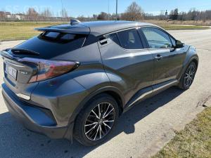 Pelēks Toyota C-HR 2019 Ogre, ar dzinēja tilpumu 1.80 L un nobraukumu 147 tūkst. km par 16300 €, foto 4 vietnē AUTOMOTO.COM.LV