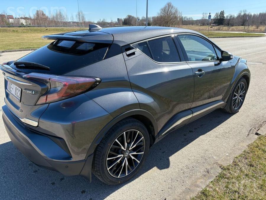 Pelēks Toyota C-HR 2019 Ogre, ar dzinēja tilpumu 1.80 L un nobraukumu 147 tūkst. km par 16300 €, foto 4 vietnē AUTOMOTO.COM.LV
