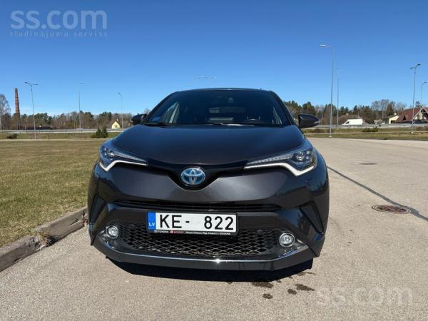 Grey Toyota C-HR 2019 in Ogre, with an engine capacity of 1.80 L and mileage of 147 thousand km for 16300 €, photo 7 on AUTOMOTO.COM.LV