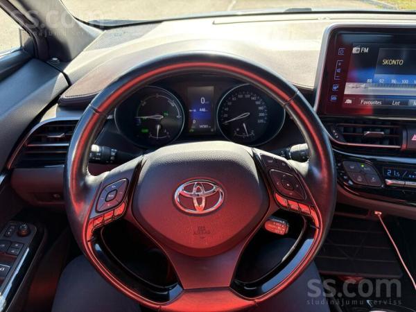 Grey Toyota C-HR 2019 in Ogre, with an engine capacity of 1.80 L and mileage of 147 thousand km for 16300 €, photo 9 on AUTOMOTO.COM.LV