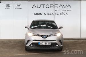 Grey Toyota C-HR 2019 in Riga, with an engine capacity of 1.80 L and mileage of 110 thousand km for 23500 €, photo 2 on AUTOMOTO.COM.LV