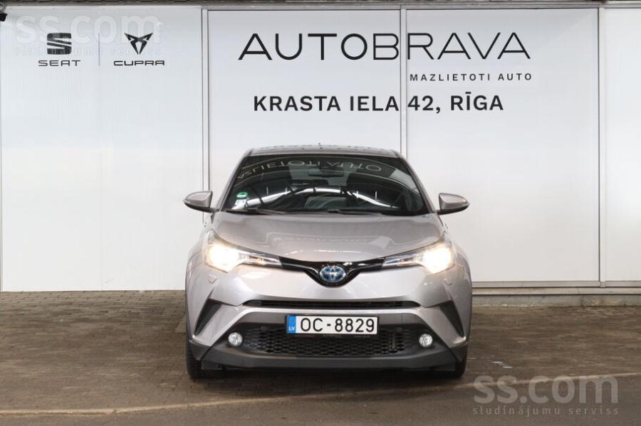 Grey Toyota C-HR 2019 in Riga, with an engine capacity of 1.80 L and mileage of 110 thousand km for 23500 €, photo 2 on AUTOMOTO.COM.LV