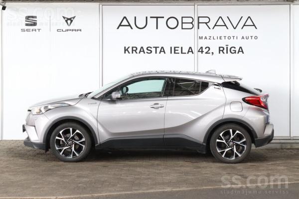Grey Toyota C-HR 2019 in Riga, with an engine capacity of 1.80 L and mileage of 110 thousand km for 23500 €, photo 4 on AUTOMOTO.COM.LV