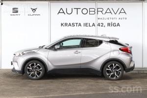 Grey Toyota C-HR 2019 in Riga, with an engine capacity of 1.80 L and mileage of 110 thousand km for 23500 €, photo 4 on AUTOMOTO.COM.LV