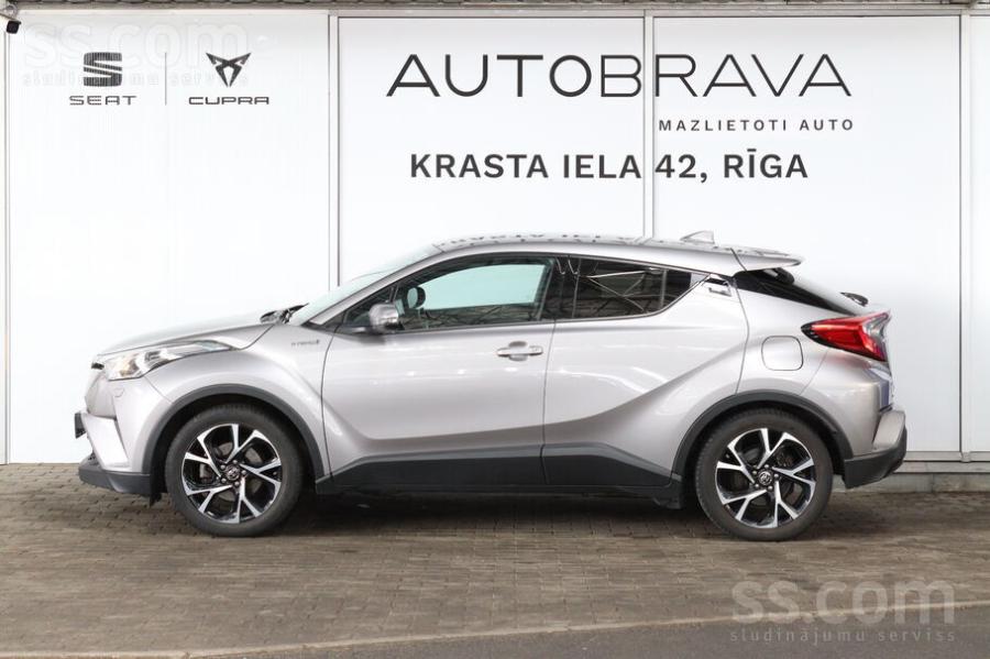 Grey Toyota C-HR 2019 in Riga, with an engine capacity of 1.80 L and mileage of 110 thousand km for 23500 €, photo 4 on AUTOMOTO.COM.LV