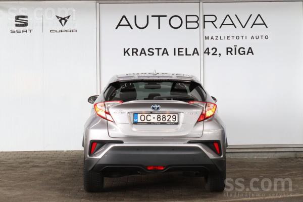 Grey Toyota C-HR 2019 in Riga, with an engine capacity of 1.80 L and mileage of 110 thousand km for 23500 €, photo 7 on AUTOMOTO.COM.LV