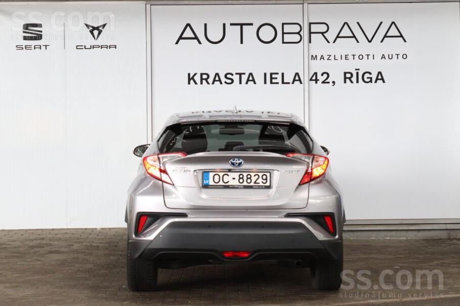 Grey Toyota C-HR 2019 in Riga, with an engine capacity of 1.80 L and mileage of 110 thousand km for 23500 €, photo 7 on AUTOMOTO.COM.LV