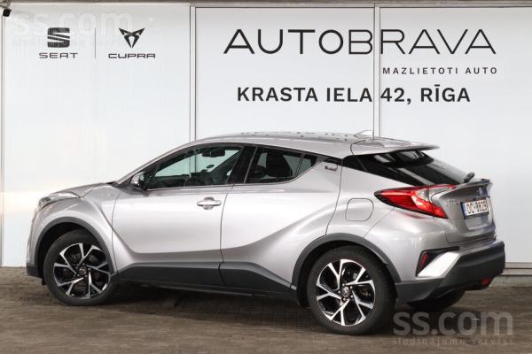 Grey Toyota C-HR 2019 in Riga, with an engine capacity of 1.80 L and mileage of 110 thousand km for 23500 €, photo 8 on AUTOMOTO.COM.LV