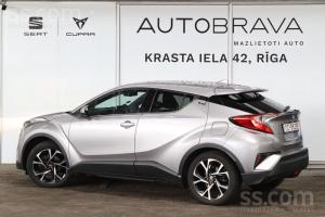 Grey Toyota C-HR 2019 in Riga, with an engine capacity of 1.80 L and mileage of 110 thousand km for 23500 €, photo 8 on AUTOMOTO.COM.LV