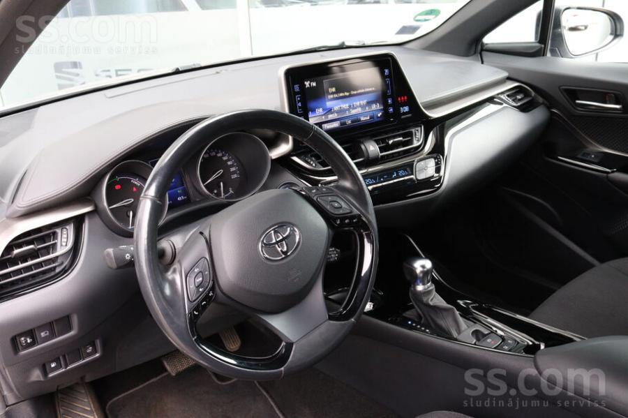 Grey Toyota C-HR 2019 in Riga, with an engine capacity of 1.80 L and mileage of 110 thousand km for 23500 €, photo 10 on AUTOMOTO.COM.LV