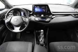 Grey Toyota C-HR 2019 in Riga, with an engine capacity of 1.80 L and mileage of 110 thousand km for 23500 €, photo 19 on AUTOMOTO.COM.LV