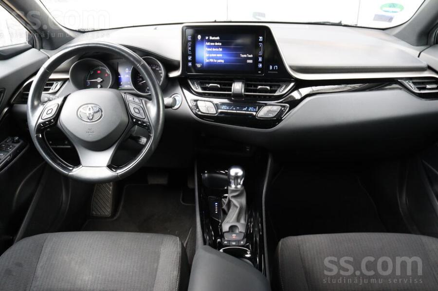 Grey Toyota C-HR 2019 in Riga, with an engine capacity of 1.80 L and mileage of 110 thousand km for 23500 €, photo 19 on AUTOMOTO.COM.LV