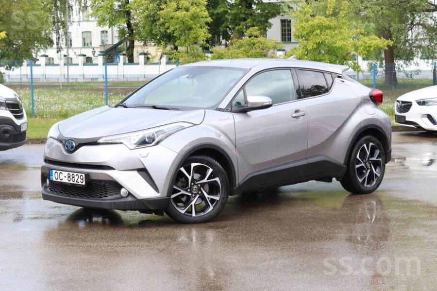 Grey Toyota C-HR 2019 in Riga, with an engine capacity of 1.80 L and mileage of 110 thousand km for 23500 €, photo 24 on AUTOMOTO.COM.LV