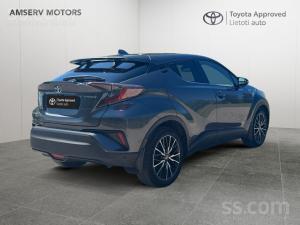 Grey Toyota C-HR 2019 in Riga, with an engine capacity of 1.80 L and mileage of 125 thousand km for 18300 €, photo 2 on AUTOMOTO.COM.LV