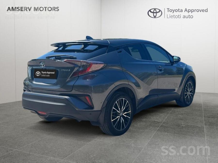 Grey Toyota C-HR 2019 in Riga, with an engine capacity of 1.80 L and mileage of 125 thousand km for 18300 €, photo 2 on AUTOMOTO.COM.LV