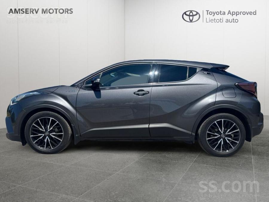 Grey Toyota C-HR 2019 in Riga, with an engine capacity of 1.80 L and mileage of 125 thousand km for 18300 €, photo 3 on AUTOMOTO.COM.LV