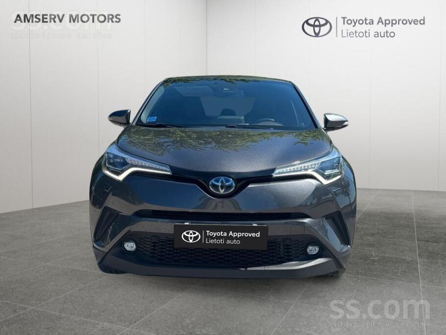 Grey Toyota C-HR 2019 in Riga, with an engine capacity of 1.80 L and mileage of 125 thousand km for 18300 €, photo 5 on AUTOMOTO.COM.LV