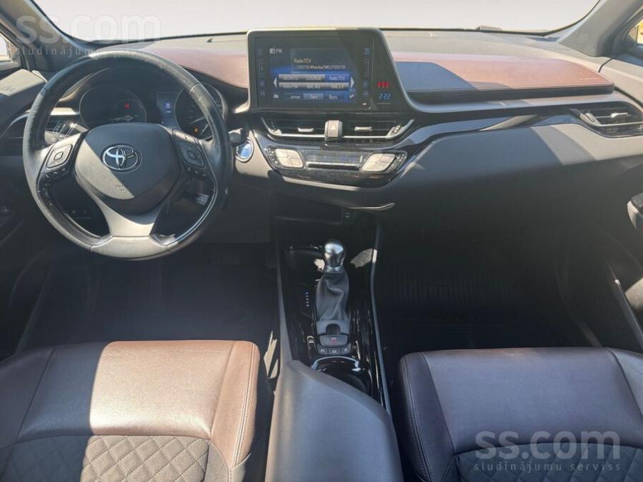 Grey Toyota C-HR 2019 in Riga, with an engine capacity of 1.80 L and mileage of 125 thousand km for 18300 €, photo 8 on AUTOMOTO.COM.LV