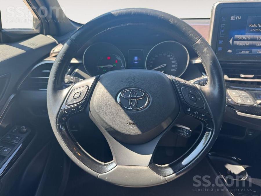 Grey Toyota C-HR 2019 in Riga, with an engine capacity of 1.80 L and mileage of 125 thousand km for 18300 €, photo 9 on AUTOMOTO.COM.LV