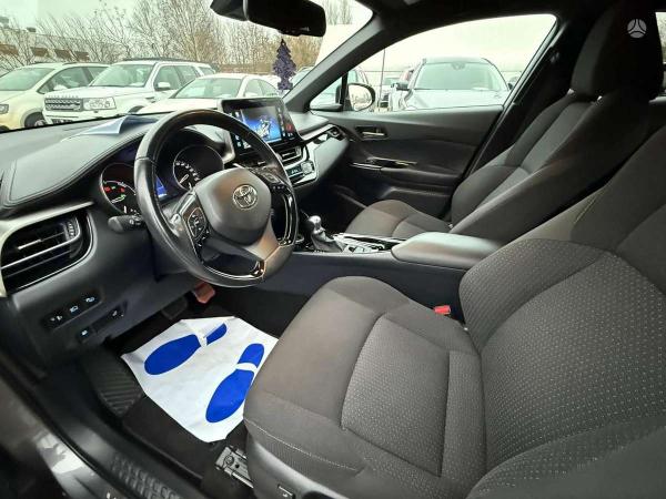 Grey Toyota C-HR 2019 in Siauliai, with an engine capacity of 1.80 L and mileage of 176 thousand km for 17200 €, photo 11 on AUTOMOTO.COM.LV