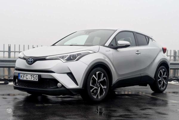 Grey Toyota C-HR 2019 in Vilnius, with an engine capacity of 1.80 L and mileage of 141 thousand km for 16700 €, photo 2 on AUTOMOTO.COM.LV
