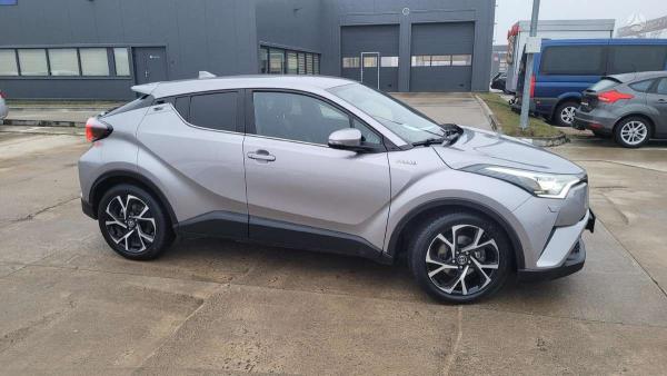Pelēks Toyota C-HR 2019 Šauļi, ar dzinēja tilpumu 1.80 L un nobraukumu 118 tūkst. km par 18300 €, foto 2 vietnē AUTOMOTO.COM.LV