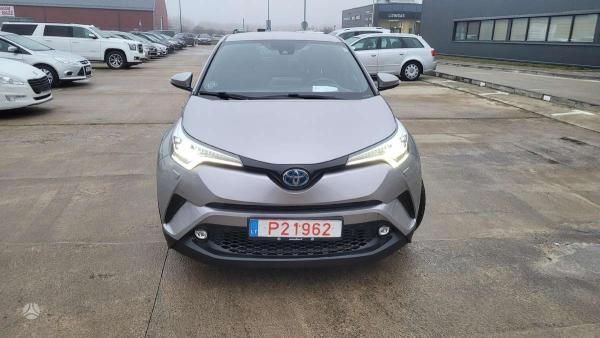 Pelēks Toyota C-HR 2019 Šauļi, ar dzinēja tilpumu 1.80 L un nobraukumu 118 tūkst. km par 18300 €, foto 4 vietnē AUTOMOTO.COM.LV