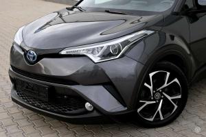 Серый Тойота C-HR 2019 в Кретинга, объемом двигателя 1.99 л и пробегом 119 тыс. км за 14999 €, фото 4 на AUTOMOTO.COM.LV