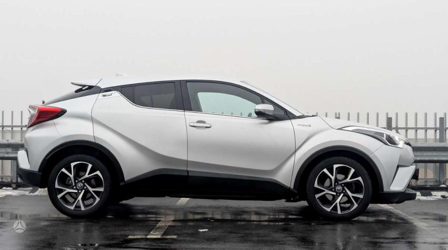 Серый Тойота C-HR 2019 в Вильнюс, объемом двигателя 1.80 л и пробегом 142 тыс. км за 16500 €, фото 5 на AUTOMOTO.COM.LV