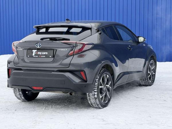 Grey Toyota C-HR 2019 in Kaunas, with an engine capacity of 1.80 L and mileage of 93 thousand km for 17900 €, photo 2 on AUTOMOTO.COM.LV