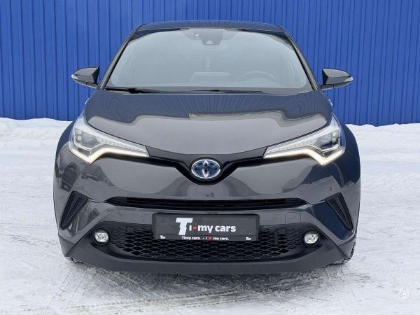 Grey Toyota C-HR 2019 in Kaunas, with an engine capacity of 1.80 L and mileage of 93 thousand km for 17900 €, photo 3 on AUTOMOTO.COM.LV