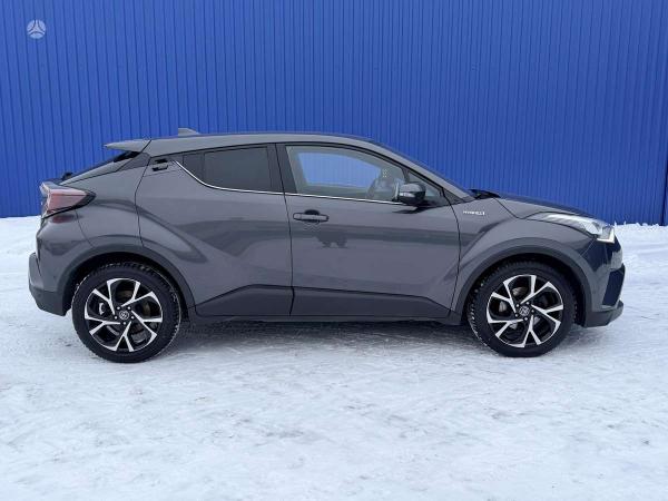 Grey Toyota C-HR 2019 in Kaunas, with an engine capacity of 1.80 L and mileage of 93 thousand km for 17900 €, photo 8 on AUTOMOTO.COM.LV